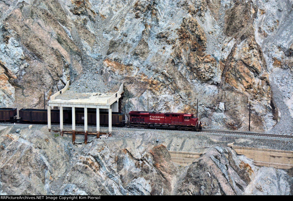 CP 8930 Pusher Coal Loads